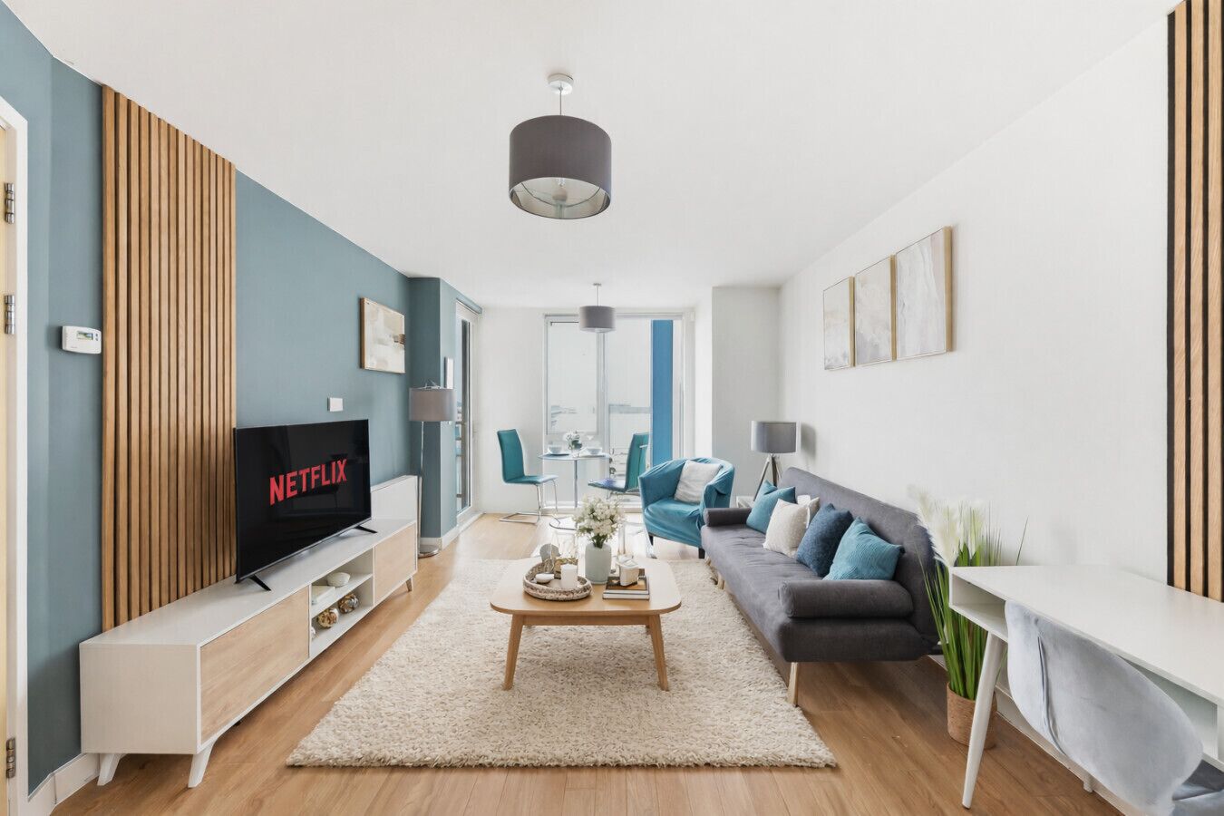 Modern City Centre Flat  Balcony  Free Parking  Fast Wifi  Self-check-in - Milton Keynes