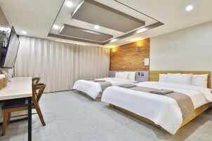 Quarto Twin Deluxe, Vista para a cidade | Cortinas/cortinados opacos, Wi-fi grátis