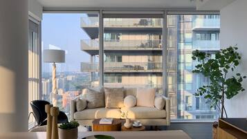 Quarto Exclusivo | Sala de estar | Televisor de 44 polegadas com canais digitais