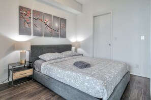 Suite Empresarial, não fumadores, vista para o lago | Secretária, Wi-fi grátis, roupa de cama fornecida 