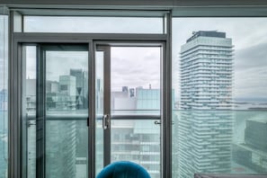 Suíte empresarial, para não fumantes, vista para o lago | Vista para a cidade