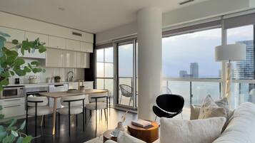 Quarto Exclusivo | Sala de estar | Televisor de 44 polegadas com canais digitais