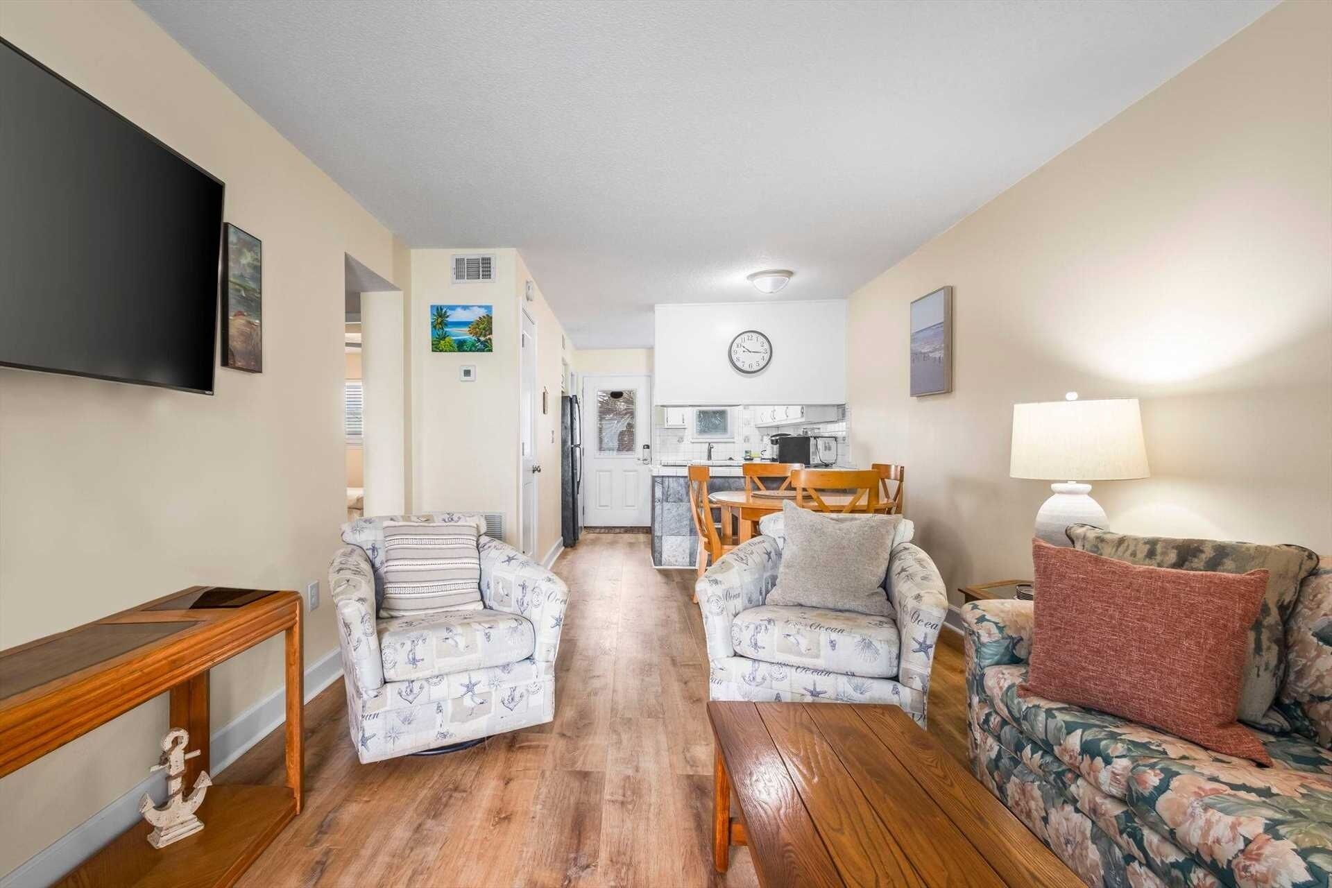 Condo, 2 quartos | Área de estar