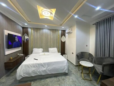 Ravella Hotel and Suites 