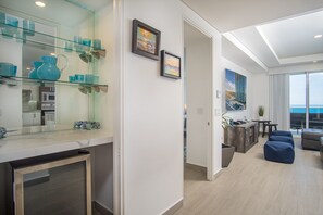 Apartamento em Condomínio Fechado, várias camas, varanda (Encantame Towers Velero 2101) | Interior