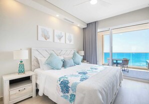 Condo, várias camas, sacada, vista para o oceano (Encantame Towers Viento 902) | 2 quartos, individualmente decorados, individualmente mobiliados