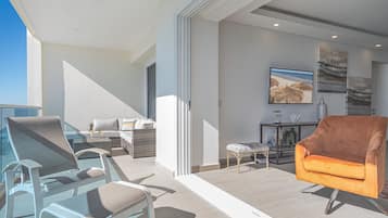 Apartamento em Condomínio Fechado, várias camas, varanda (Encantame Towers Velero 1102) | Terraço/pátio interior