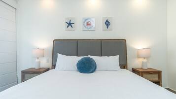 Apartamento em Condomínio Fechado, várias camas, varanda (Encantame Towers Verano 105) | 2 quartos, com decoração personalizada, com mobília individualizada