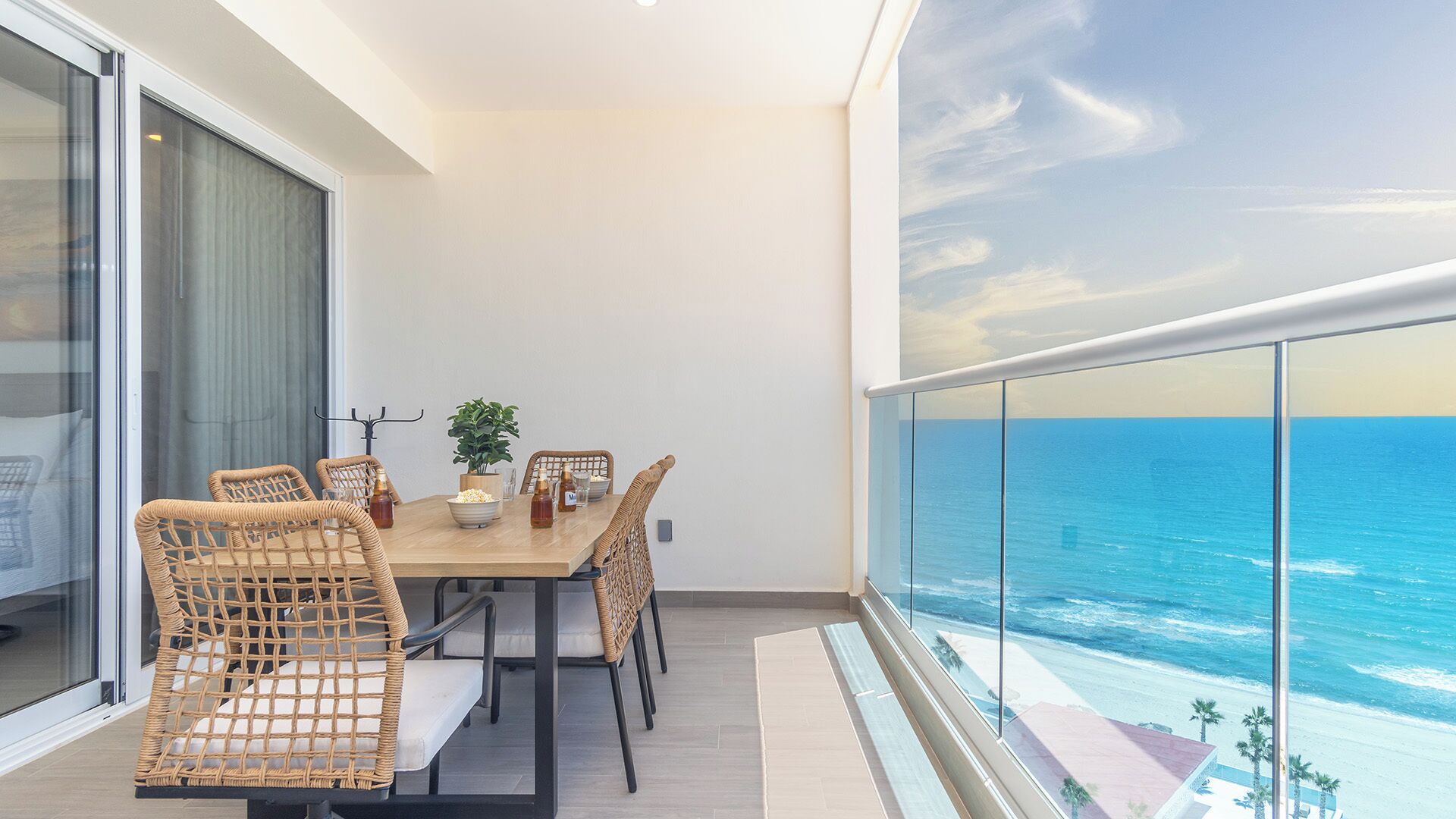 Condo, várias camas, sacada, vista para o oceano (Encantame Towers Viento 1002) | Vista do quarto