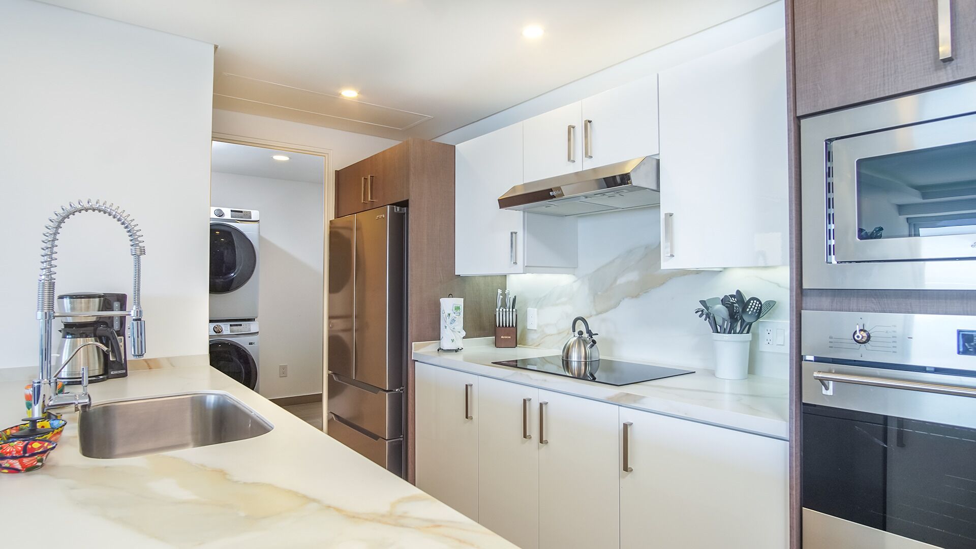 Condo, várias camas, sacada, vista para o oceano (Encantame Towers Verano 1804) | Cozinha privada