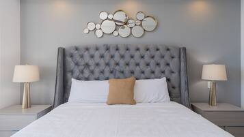 Apartamento em Condomínio Fechado, 1 cama king-size e sofá-cama (Encantame Towers Velero 1103) | 1 quarto, com decoração personalizada, com mobília individualizada