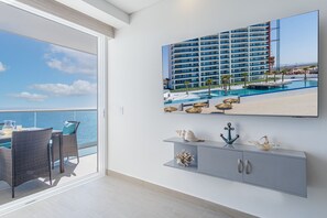 Condo, 1 cama King e sofá-cama, sacada, vista para o oceano (Encantame Towers Velero 1103) | Vista do quarto
