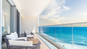 Apartamento em Condomínio Fechado, várias camas, varanda (Encantame Towers Viento 1004) | Vista do quarto