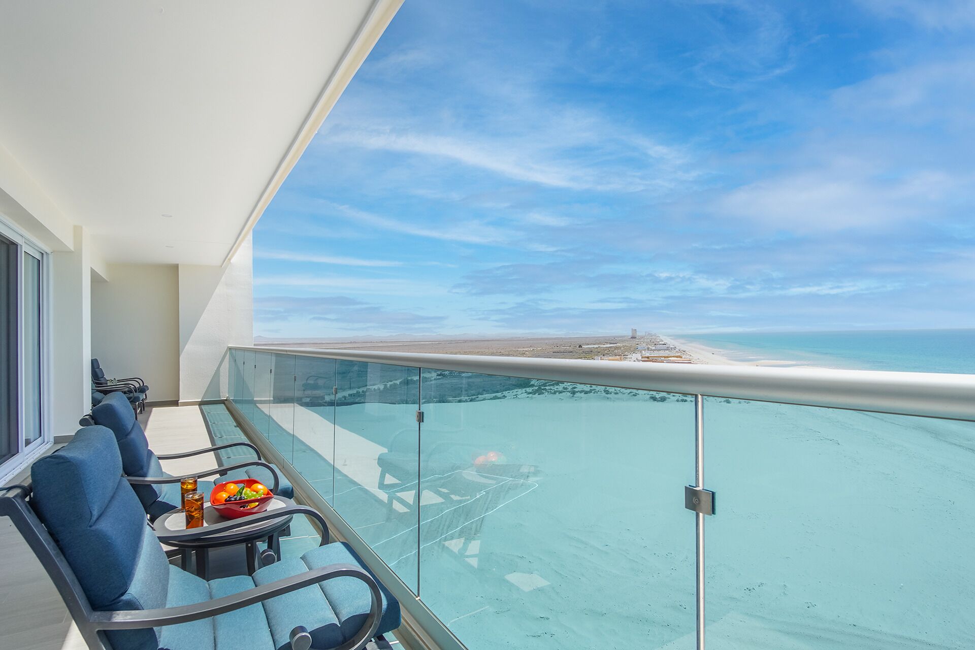 Condo, várias camas, sacada, vista para o oceano (Encantame Towers Verano 905) | Vista do quarto