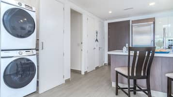 Apartamento em Condomínio Fechado, 1 cama king-size e sofá-cama (Encantame Towers Velero 1403) | Interior