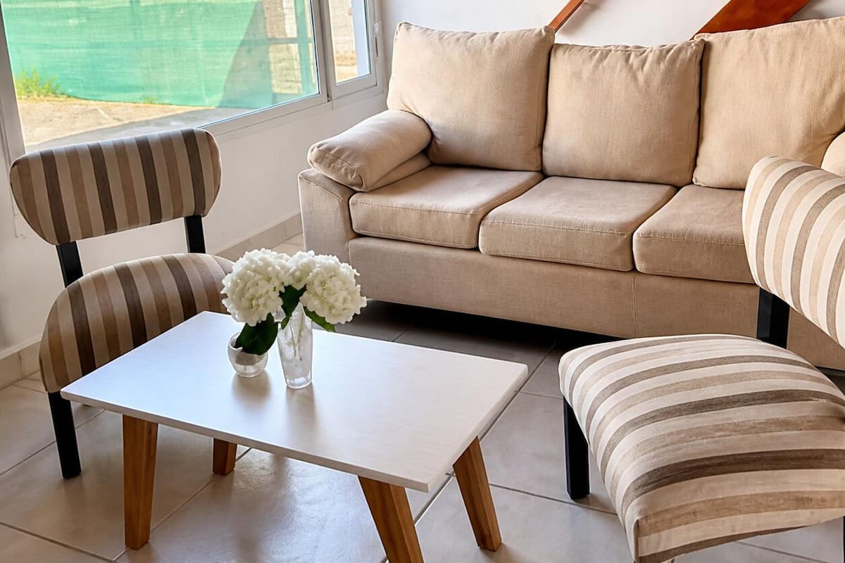 Apartamento clássico, cozinha americana, vista para a montanha | Área de estar | Smart TV