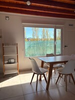 Apartamento clássico, cozinha americana, vista para a montanha | Área de estar