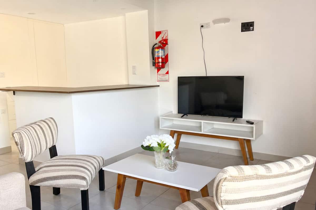 Apartamento clássico, vista para a montanha | Área de estar | Smart TV