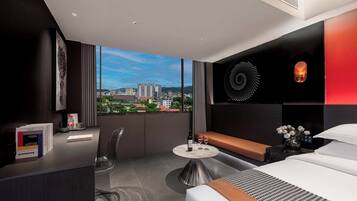 Quarto Twin Clássico, Vista para a cidade | Secretária, secretária adequada para computadores portáteis