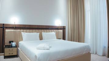 Quarto Duplo Standard | Cofre no quarto, secretária adequada para computadores portáteis