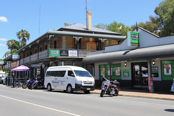 Mannum Hotel - Murray River