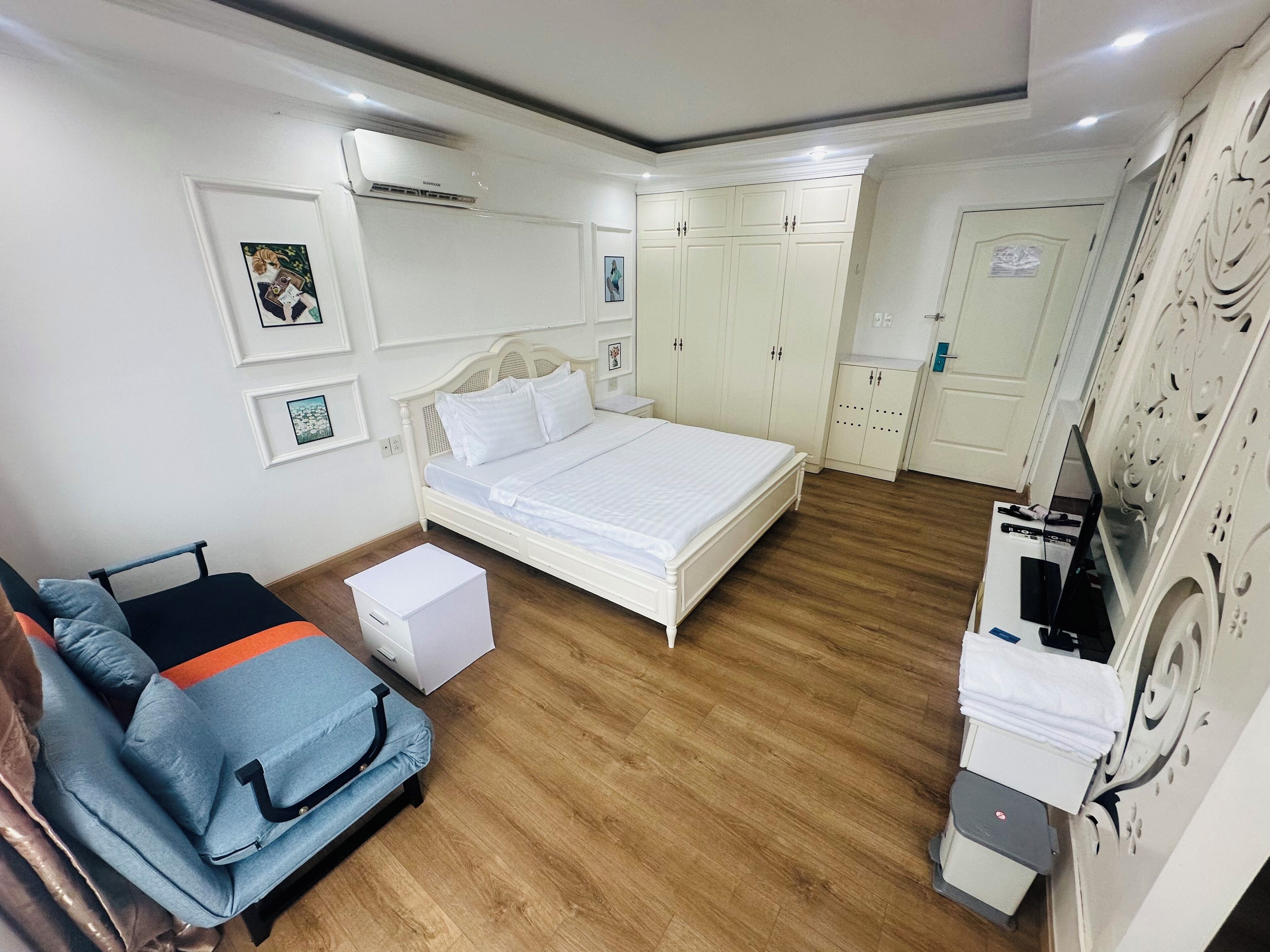 Apartamento luxo, 1 cama King, sacada, vista para a cidade | Cofres nos quartos, quartos à prova de som