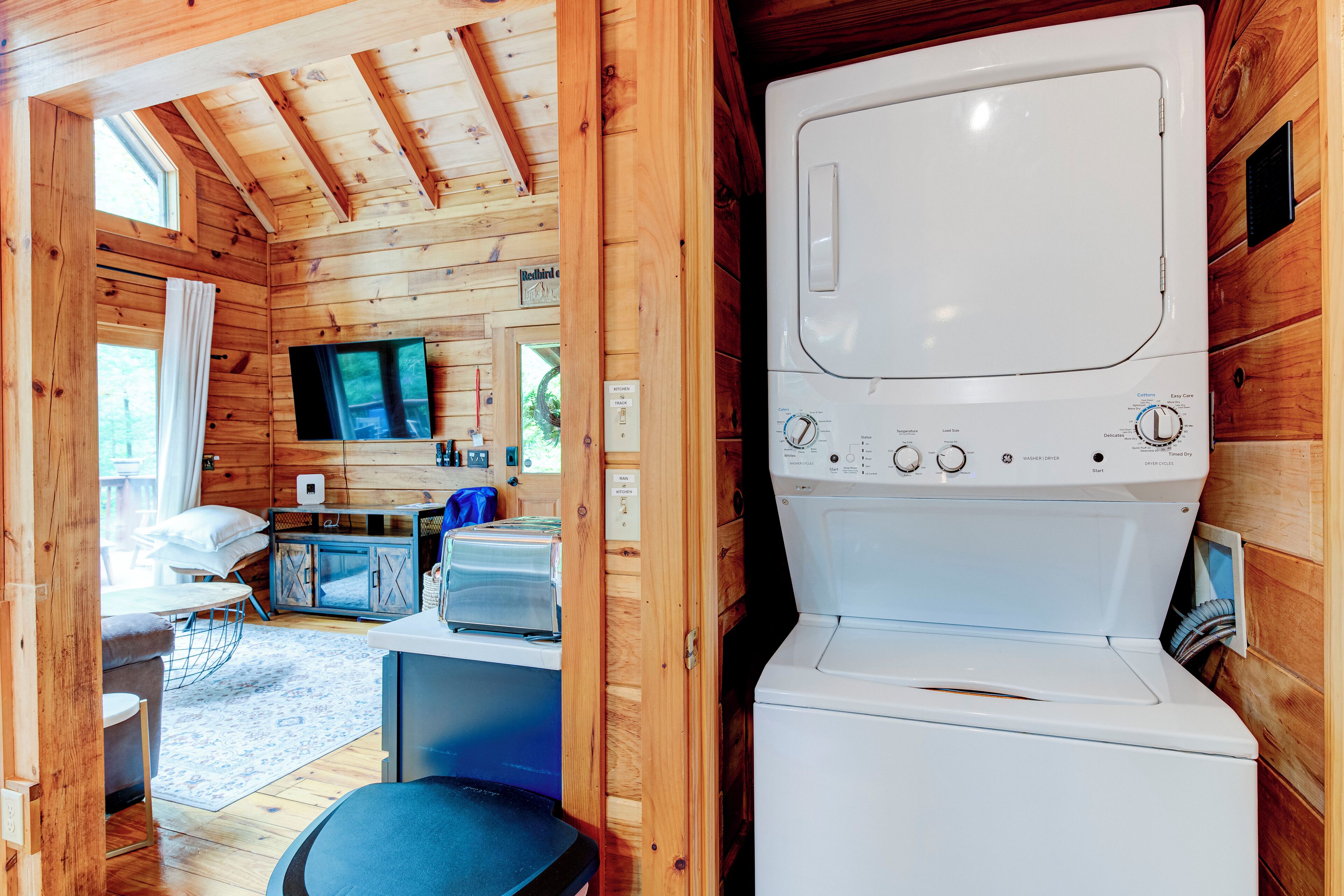 Riverfront Mountain Cabin / Lake Lure Getaway - Lake Lure, NC