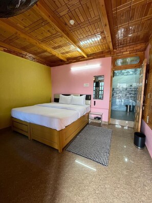 Quarto Deluxe, vista para a montanha | Camas desdobráveis, roupa de cama fornecida