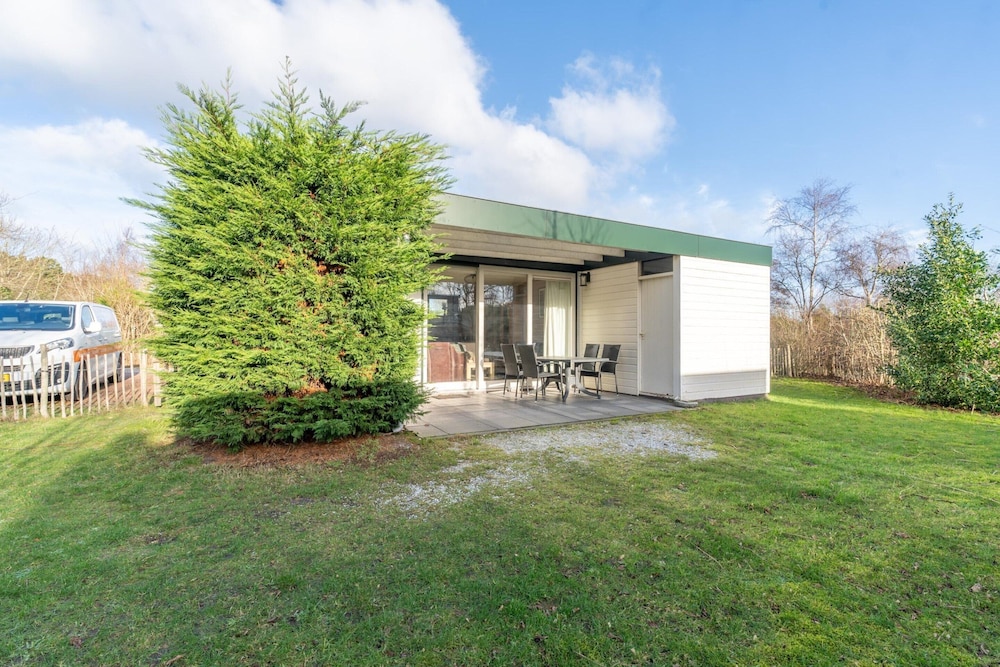 Tastefully Furnished Detached Bungalow For 5 People - De Koog