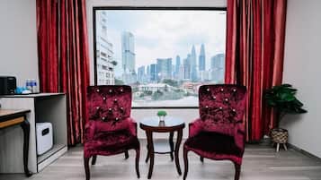 Deluxe Queen KLCC View | Secretária, ferro/tábua de engomar, Wi-fi grátis