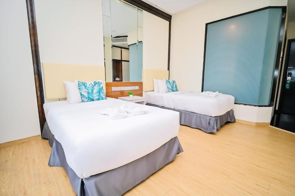 Quarto casal ou duplo luxo, vista para a cidade | Escrivaninha, ferros/tábuas de passar roupa, Wi-Fi de cortesia