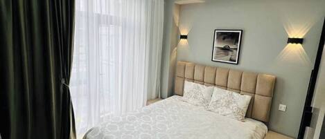 Cofre no quarto, secretária