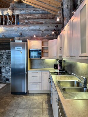 Vila superior, 5 quartos, ao lado da pista de esqui | Cozinha privada | Geladeira grande, micro-ondas, fogão, cooktop