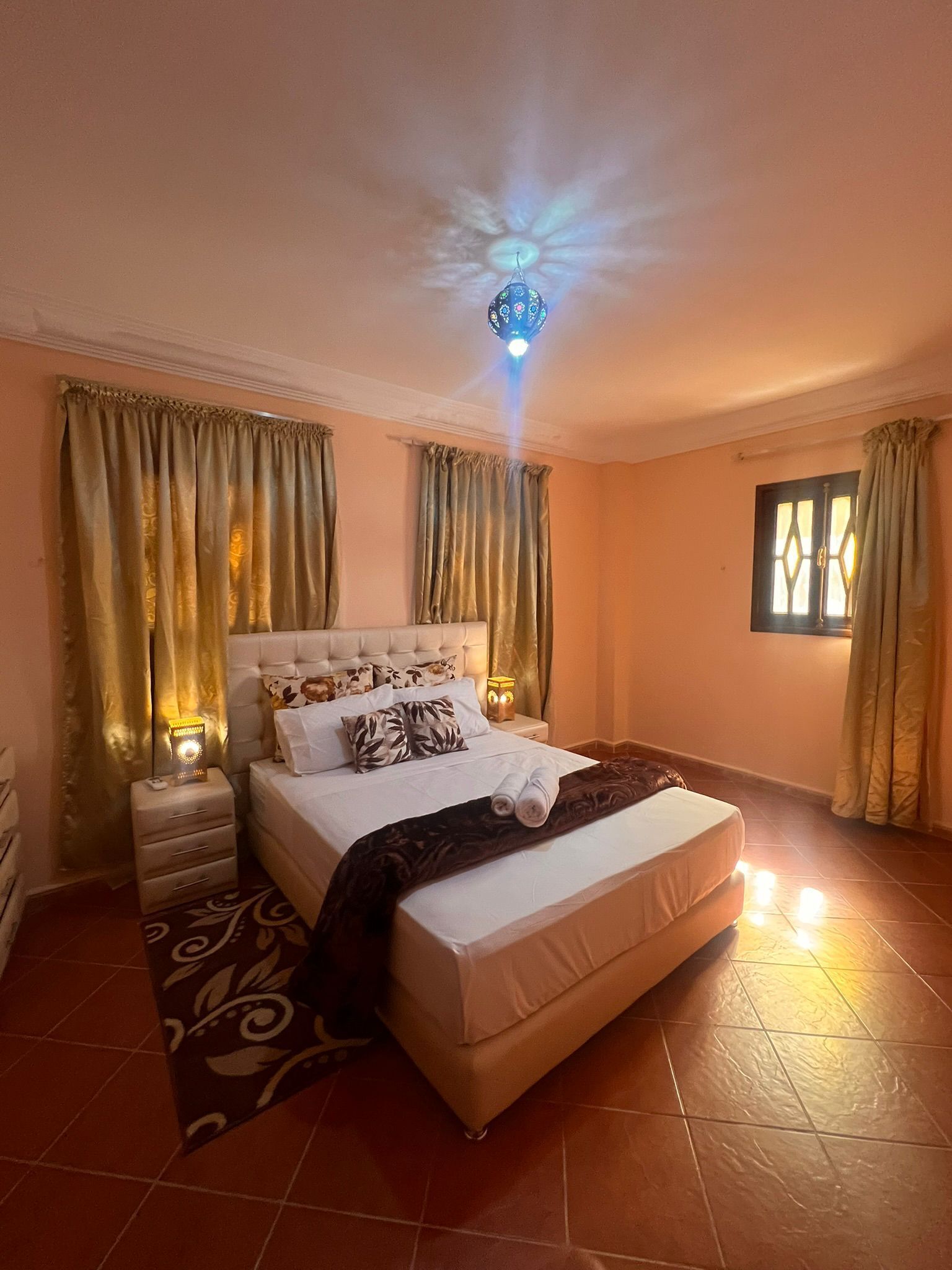 Escrivaninha, espaço de trabalho para notebook, Wi-Fi de cortesia