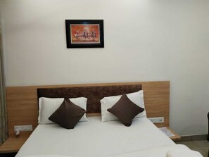 Quarto Duplo Standard, Vista para a cidade | Wi-fi grátis 