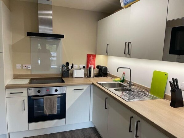 Casa, 1 cama de casal, não fumadores | Cozinha privada | Um frigorífico/congelador grande, um micro-ondas, um forno 
