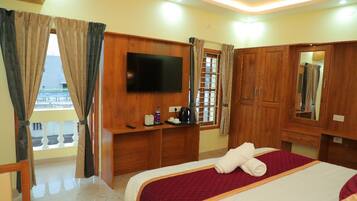 Quarto casal premium | Escrivaninha, camas extras/dobráveis (sobretaxa), Wi-Fi de cortesia