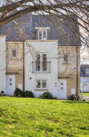 Casa, 4 quartos, sacada, vista para o jardim | Fachada