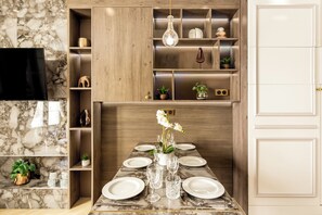 Apartamento | Cozinha privada | Um frigorífico, um micro-ondas, um forno, uma placa de cozinha 