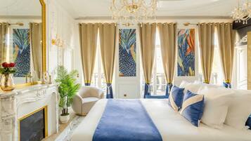 Apartamento, Vista para a cidade | Sala de estar | Smart TV, Netflix, serviços de streaming, escritórios