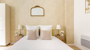 Apartamento | Roupa hipoalergénica, camas de colchão pillowtop, cofre no quarto