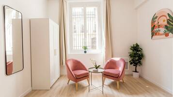 Apartamento | Roupa hipoalergénica, camas de colchão pillowtop, cofre no quarto