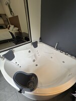 Suite de Luxo | Banheira de hidromassagem privativa