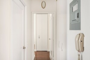 Apartamento família, 1 quarto, cozinha | Área de estar | Smart TV 55 polegadas com canais a cabo