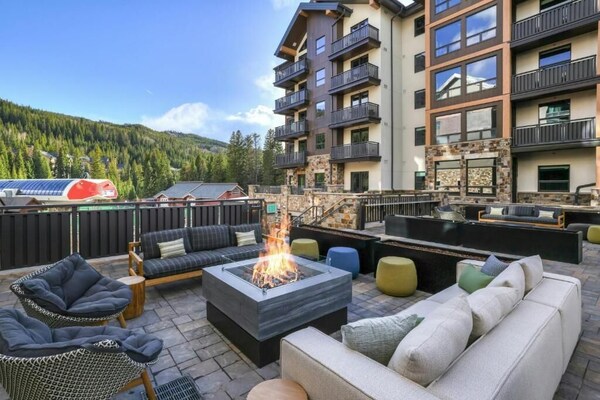 Kindred Resort Luxury Ski In, Ski Out 2 Bedroom Residence At The River Run Gondola - Keystone, CO