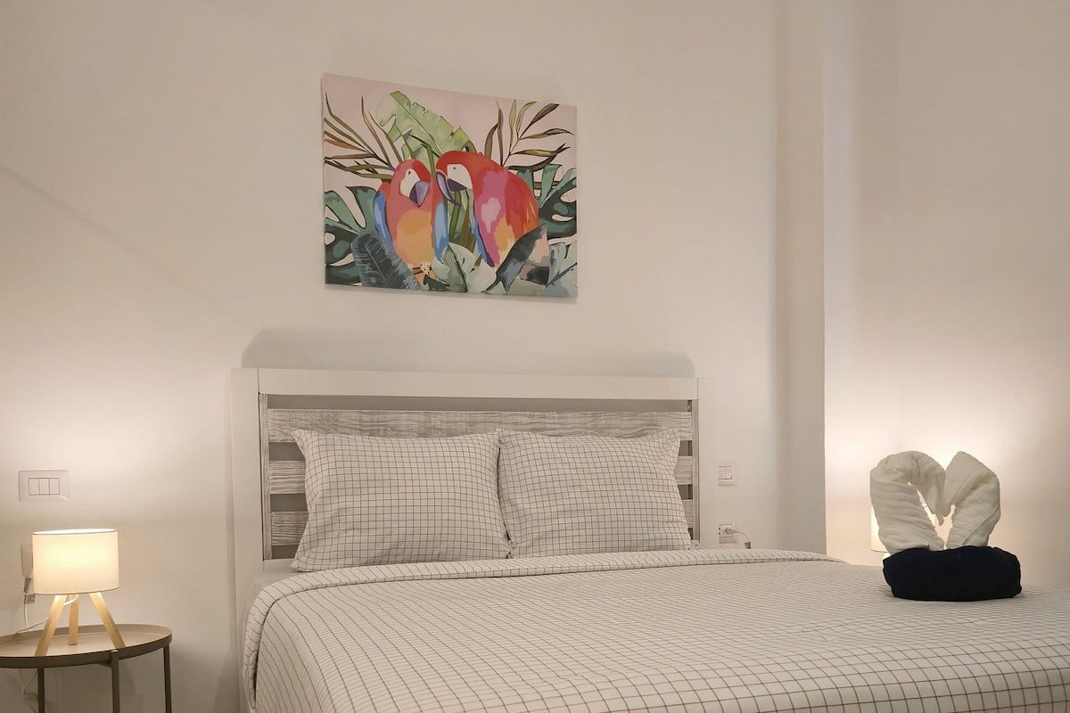 Cortinas/cortinados opacos, ferro/tábua de engomar, Wi-fi grátis