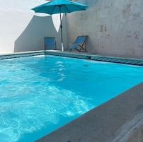 15 piscinas exteriores, da(s) 8:00 à(s) 20:00, guarda-sóis