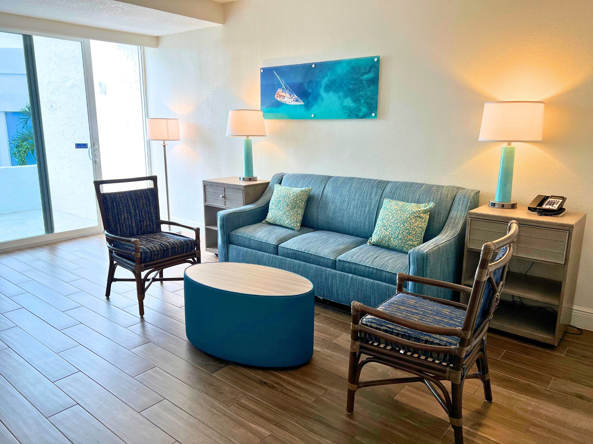 One-Bedroom Suite at Hilltop Villas III | Área de estar | TV de tela plana