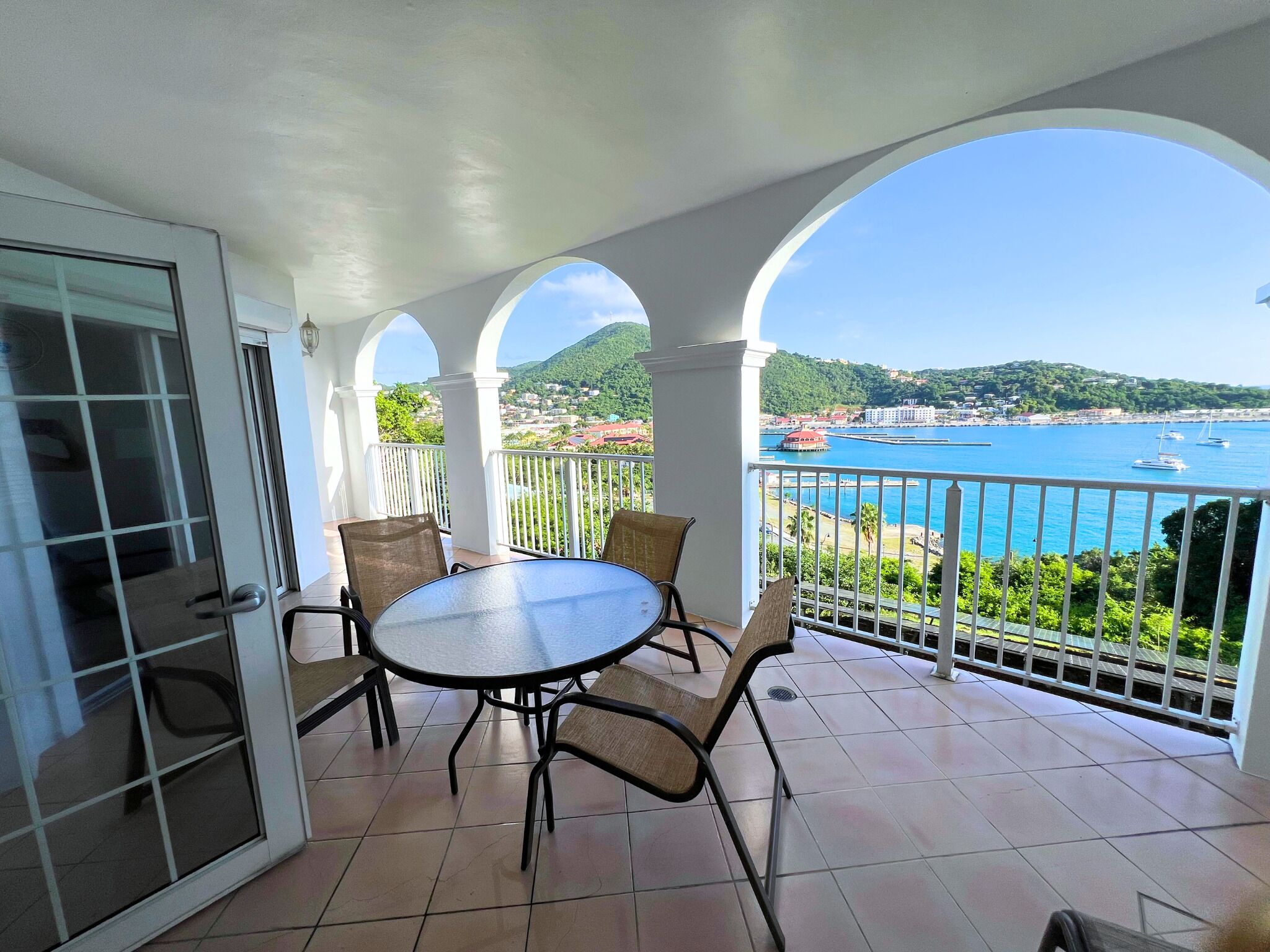 One-Bedroom Suite with Balcony, Ocean View at Pirate's Pension | Terraço/pátio