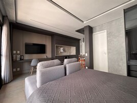 Apartamento | Secretária, secretária adequada para computadores portáteis